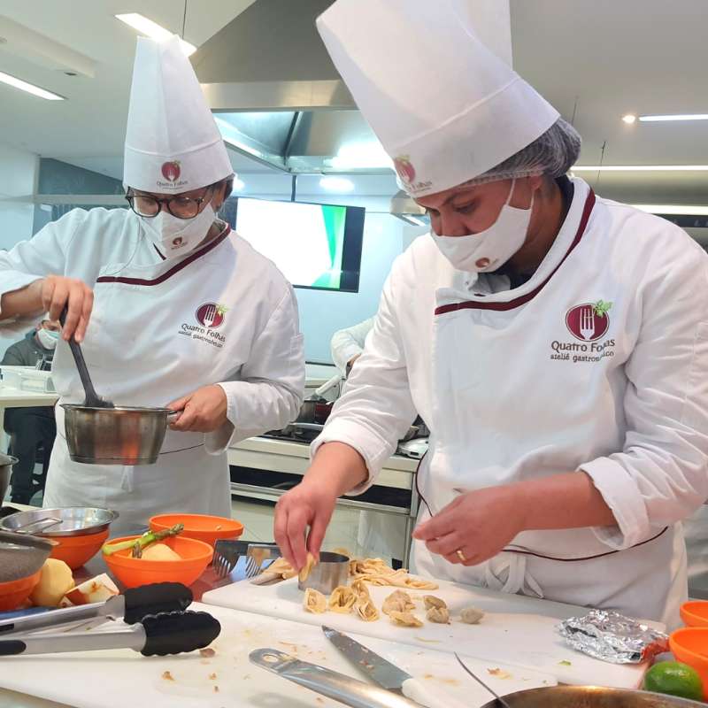 Gastronomia - Chef Profissional - Quatro Folhas